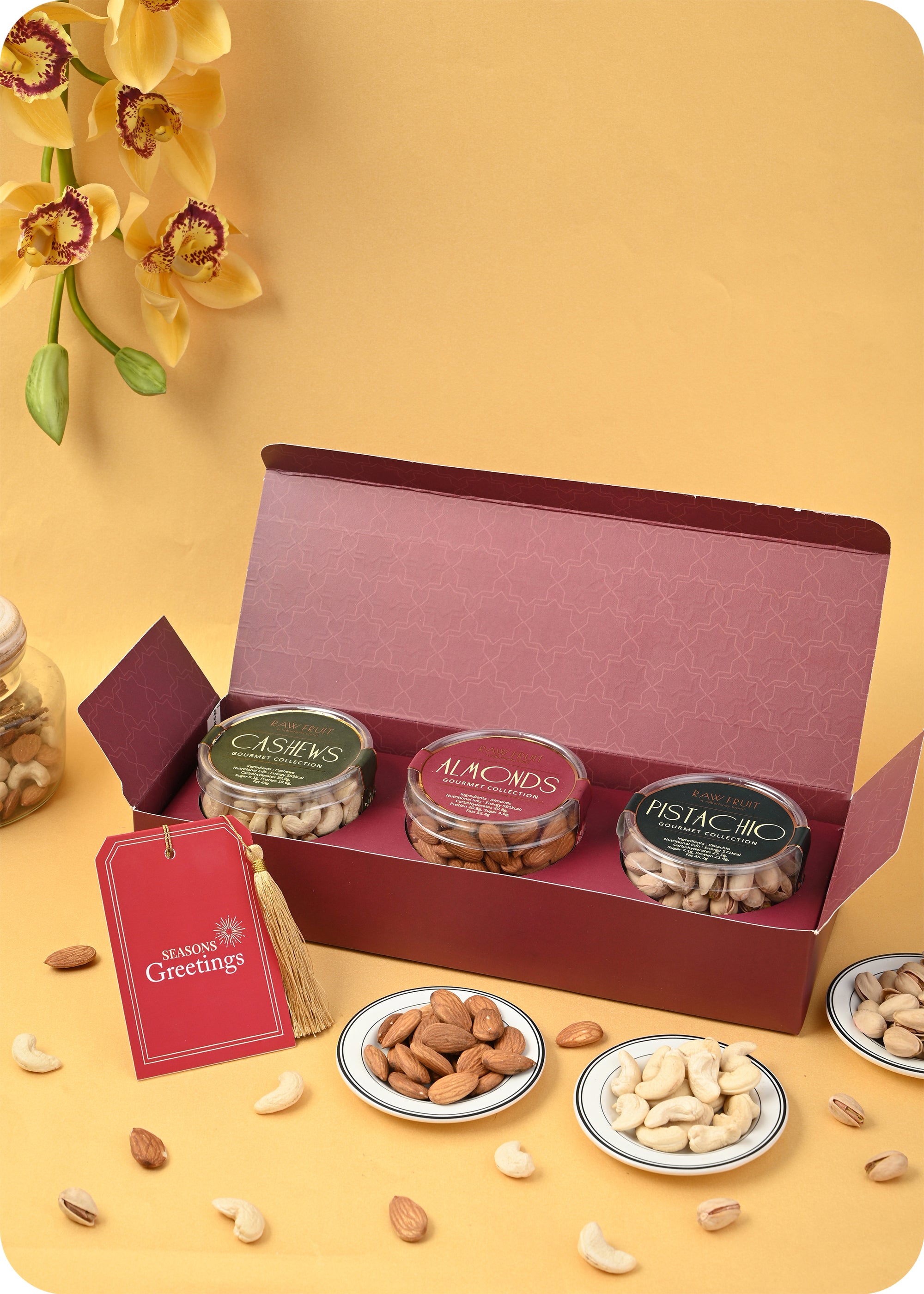 Dry Fruits Gift Box Contains: Cashew 135g, Almonds135g, Pistachios 120g ...